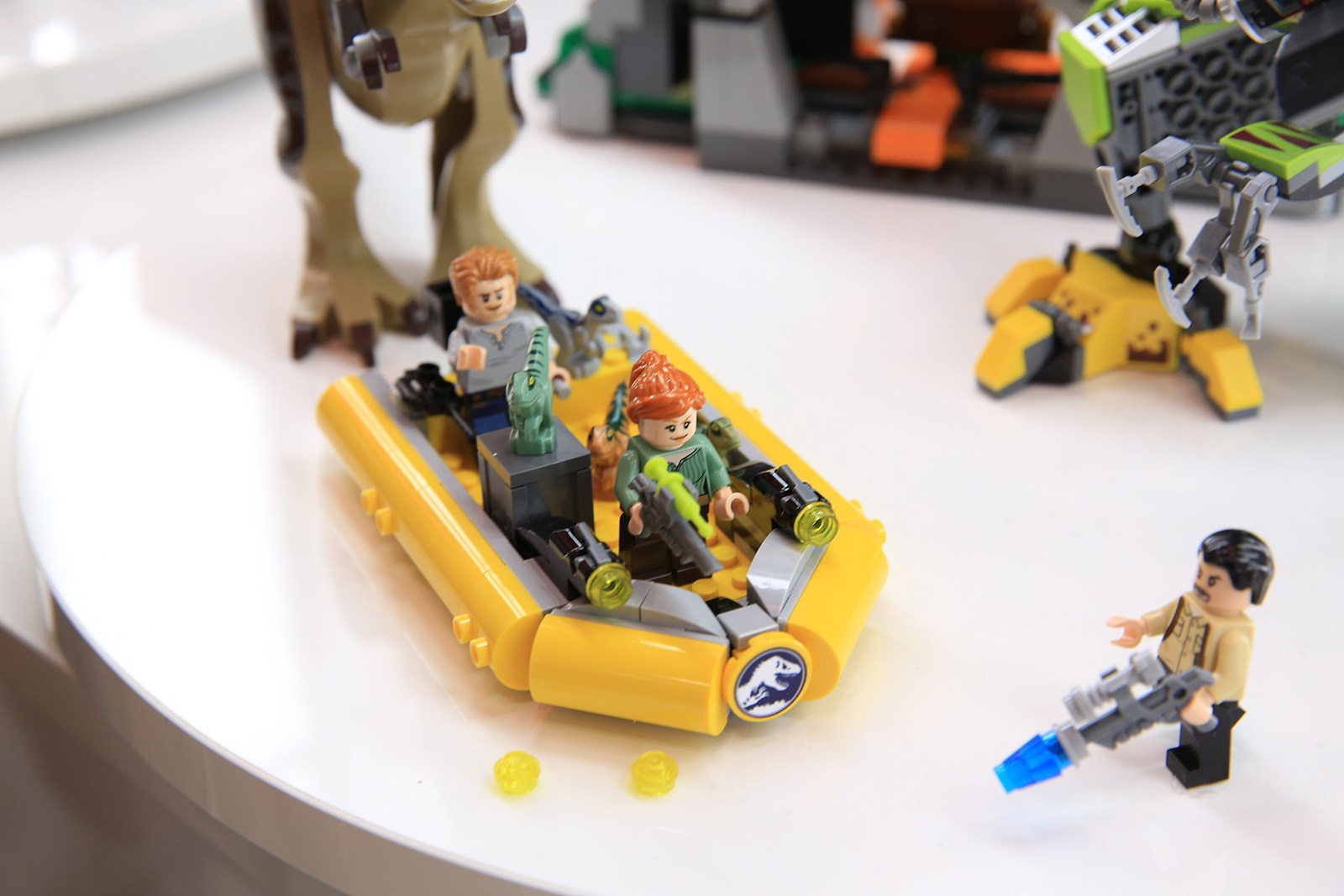 Lego jurassic world isla nublar gold brick under bridge - runnervint