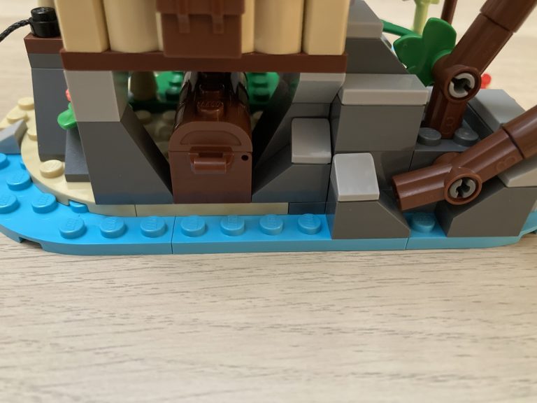 18+ LEGO IDEAS 40566 Ray the Castaway Review (October 2022 GWP Gift ...