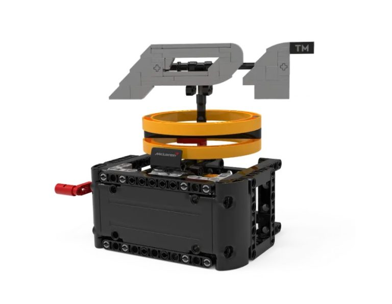 LEGO 5008946 McLaren P1 Logo GWP Summer August 2024 Set Images