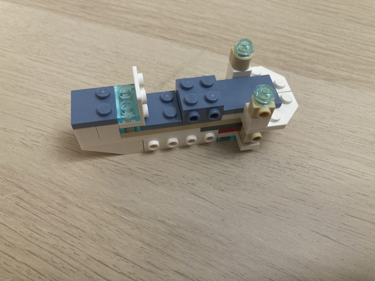 Review: LEGO Star Wars 40765 Kamino Training Facility - May 2025 GWP ...