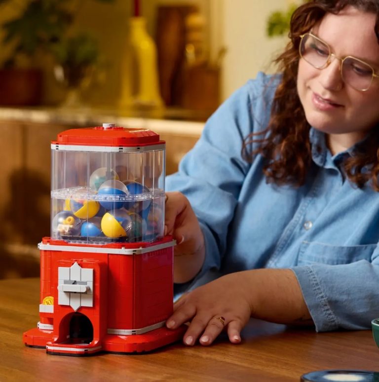 Upcoming 18+ LEGO IDEAS 21358 Minifigure Vending Machine Summer June ...