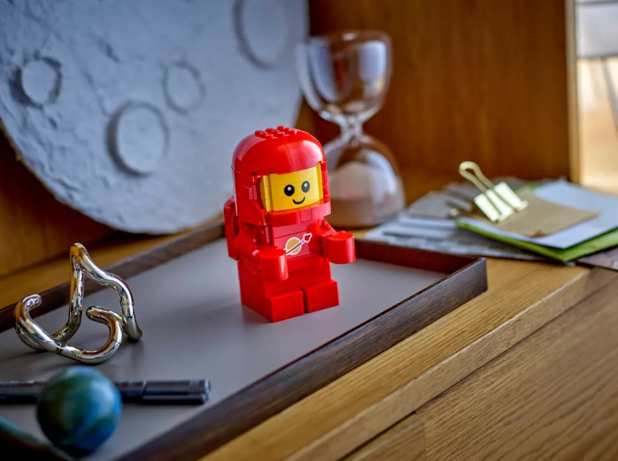 Upcoming LEGO 40767 Up-Scaled Baby Astronaut GWP Gift with Purchase ...