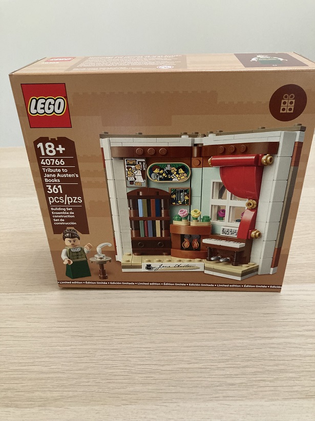 Top of the box shows the actual size of the LEGO minifigure as well as ...