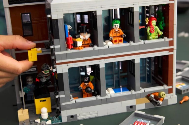 What do you think of the LEGO Arkham Asylum 2025 set? Let us know in ...