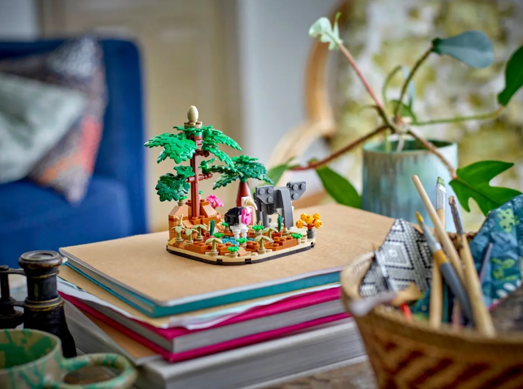 Additional product descriptions and set images for the LEGO 40784 ...