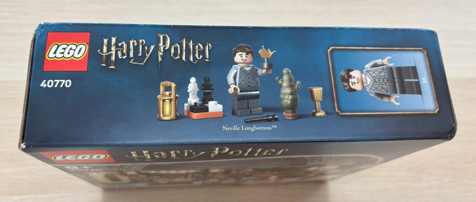 Contents – LEGO Harry Potter 40770 Hogwarts Castle Room of Requirement