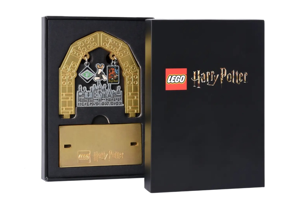 Shown below is LEGO Harry Potter 5009867 Hogsmeade Sign GWP. This set ...