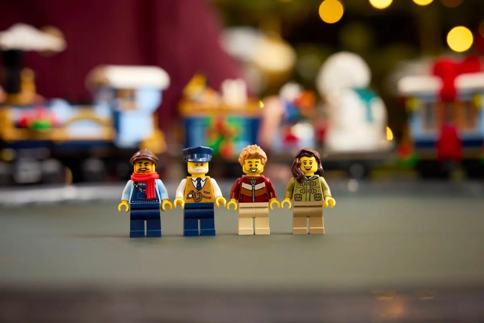 Additional info for the Holiday Express Train set along with official ...