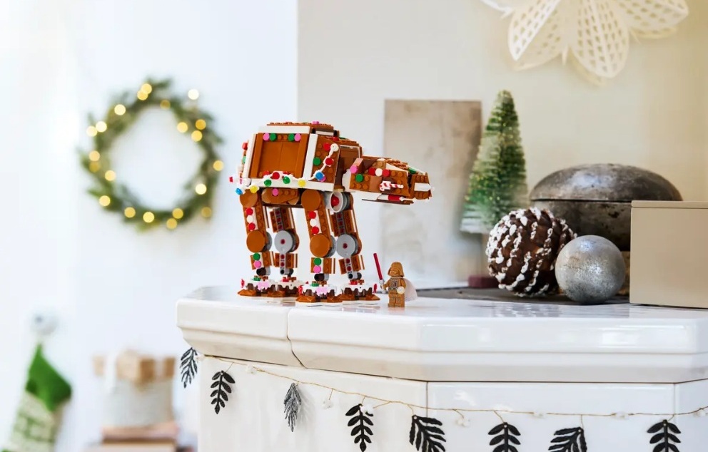 LEGO 40820 Up-Scaled Santa Minifigure