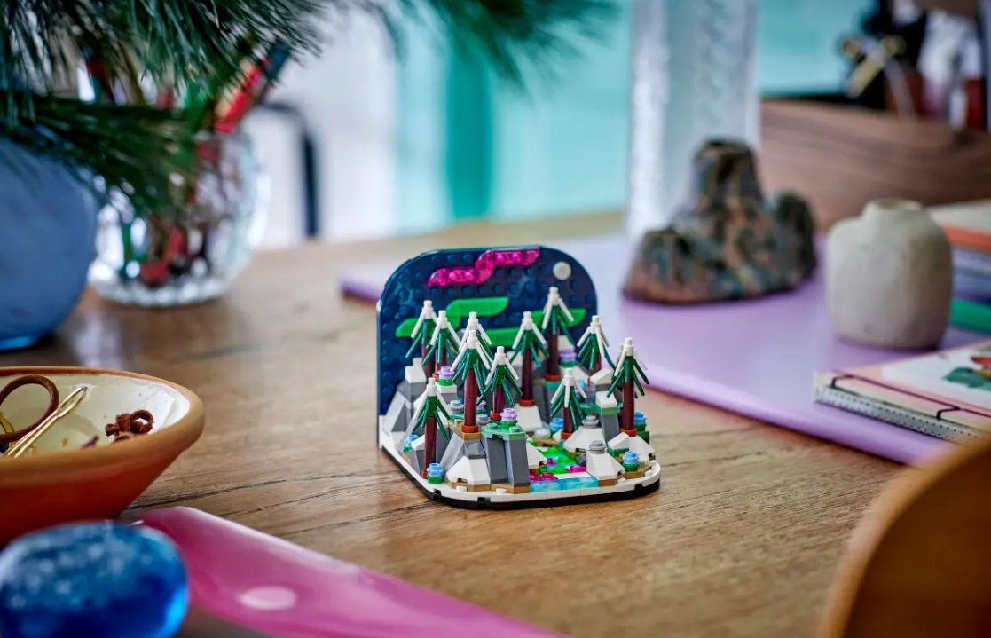 LEGO 40785 Northern Lights Diorama GWP is expected to be a gift with ...