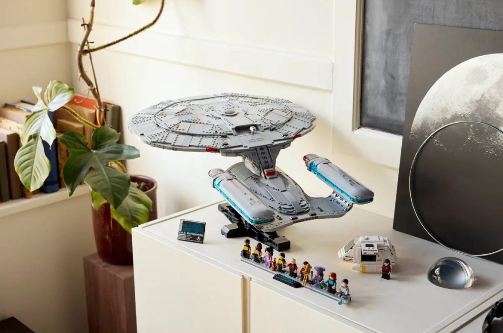 What are your thoughts on the 18+ LEGO Icons 40768 Star Trek Type-15 ...
