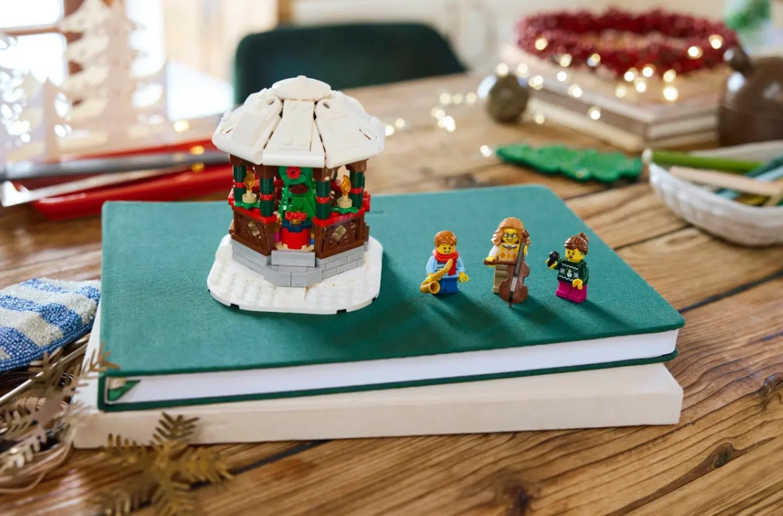 What do you think of the LEGO 40778 Winter Village Gazebo GWP 2025 set ...