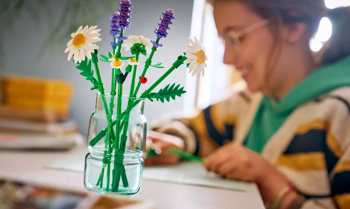 The #11508 Daisies is more of an entry level set. At 133 pieces and ...