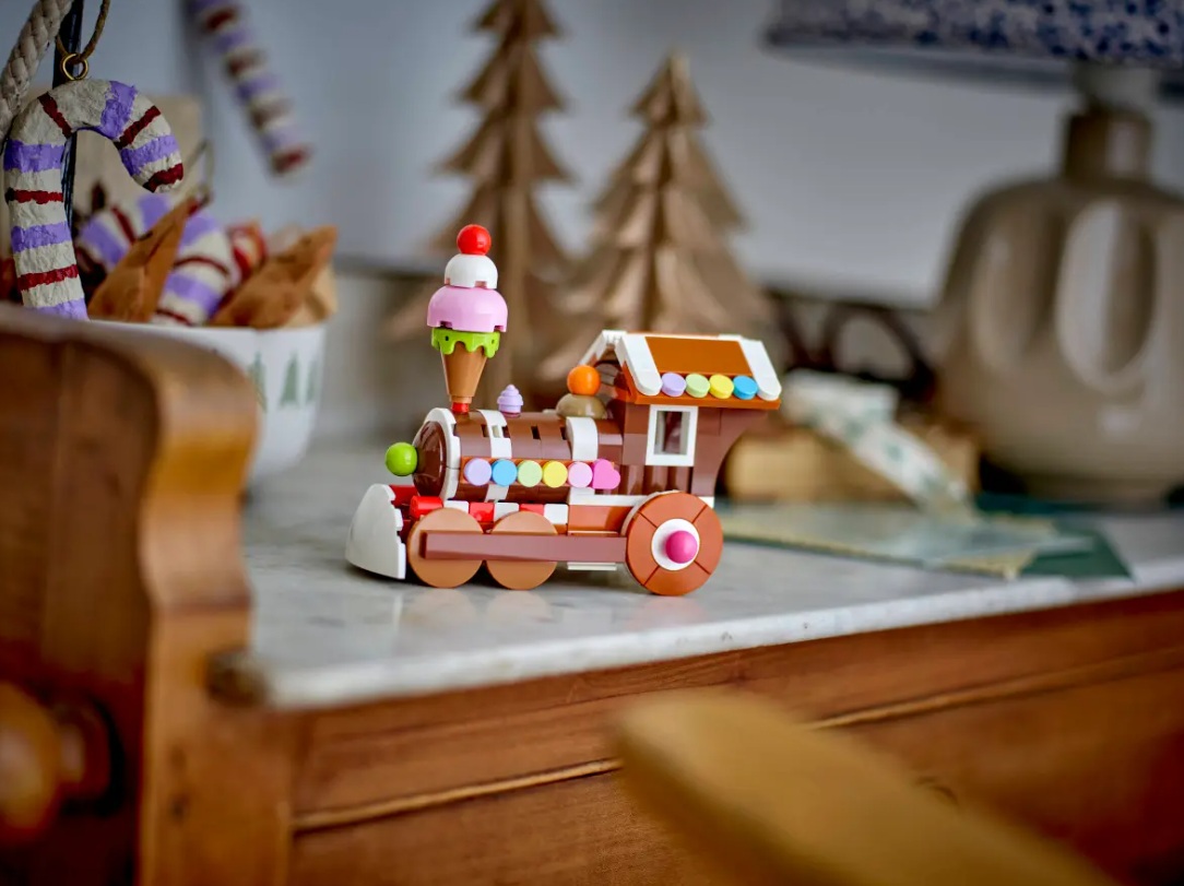 LEGO Creator Christmas Holiday GWP 2025 Revealed