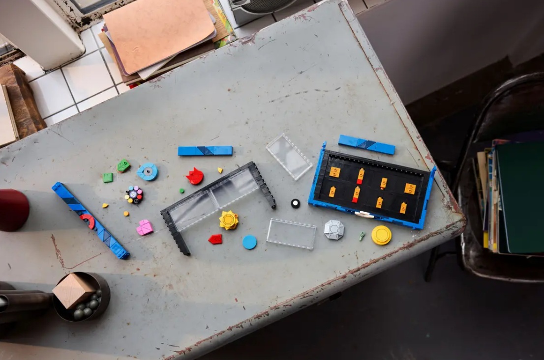 40892 Kanto Region Badge Collection GWP contains 312 pieces and is ...