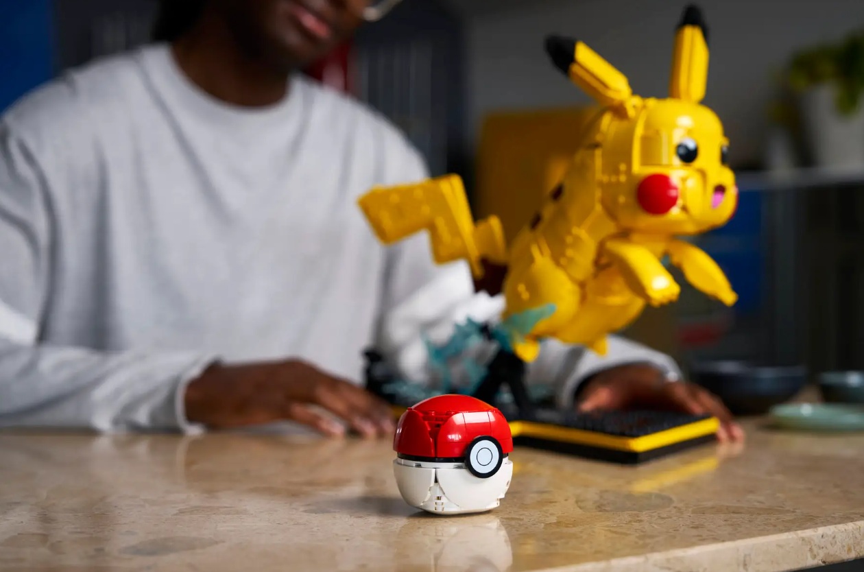 The set allows you to relieve trainer memories with Pikachu.