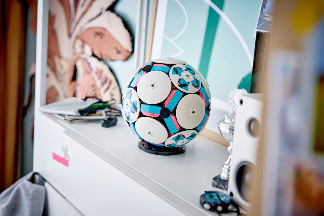 Measurement for the set is 8.5 inches high, 8.5 inches wide and 8.5 ...